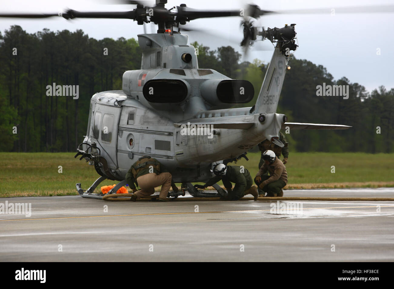 U.S. Marines with Marine Medium Tiltrotor Squadron (VMM) 162 ...