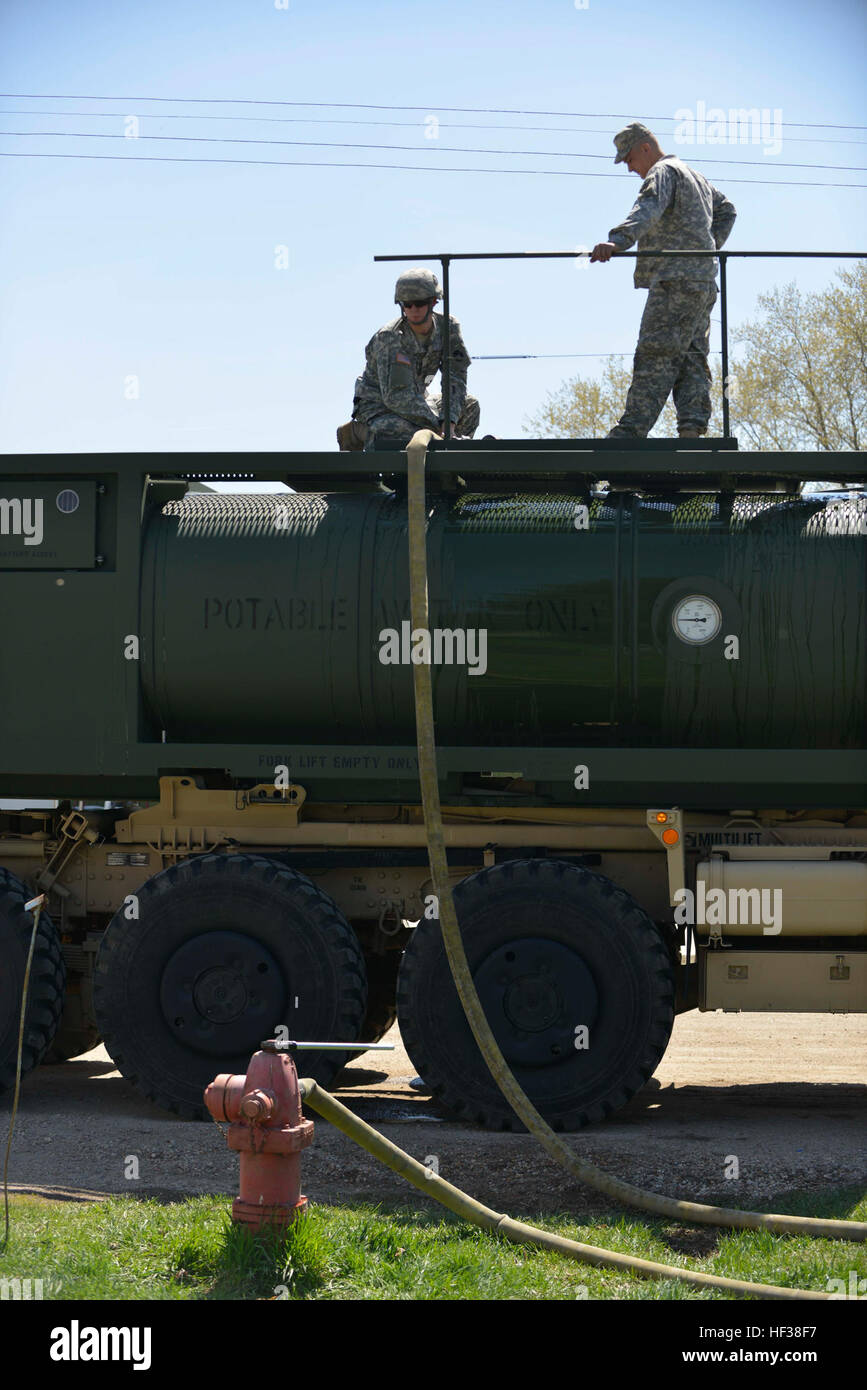 Soldiers from the Minnesota National Guard’s 682nd Engineer Battalion ...