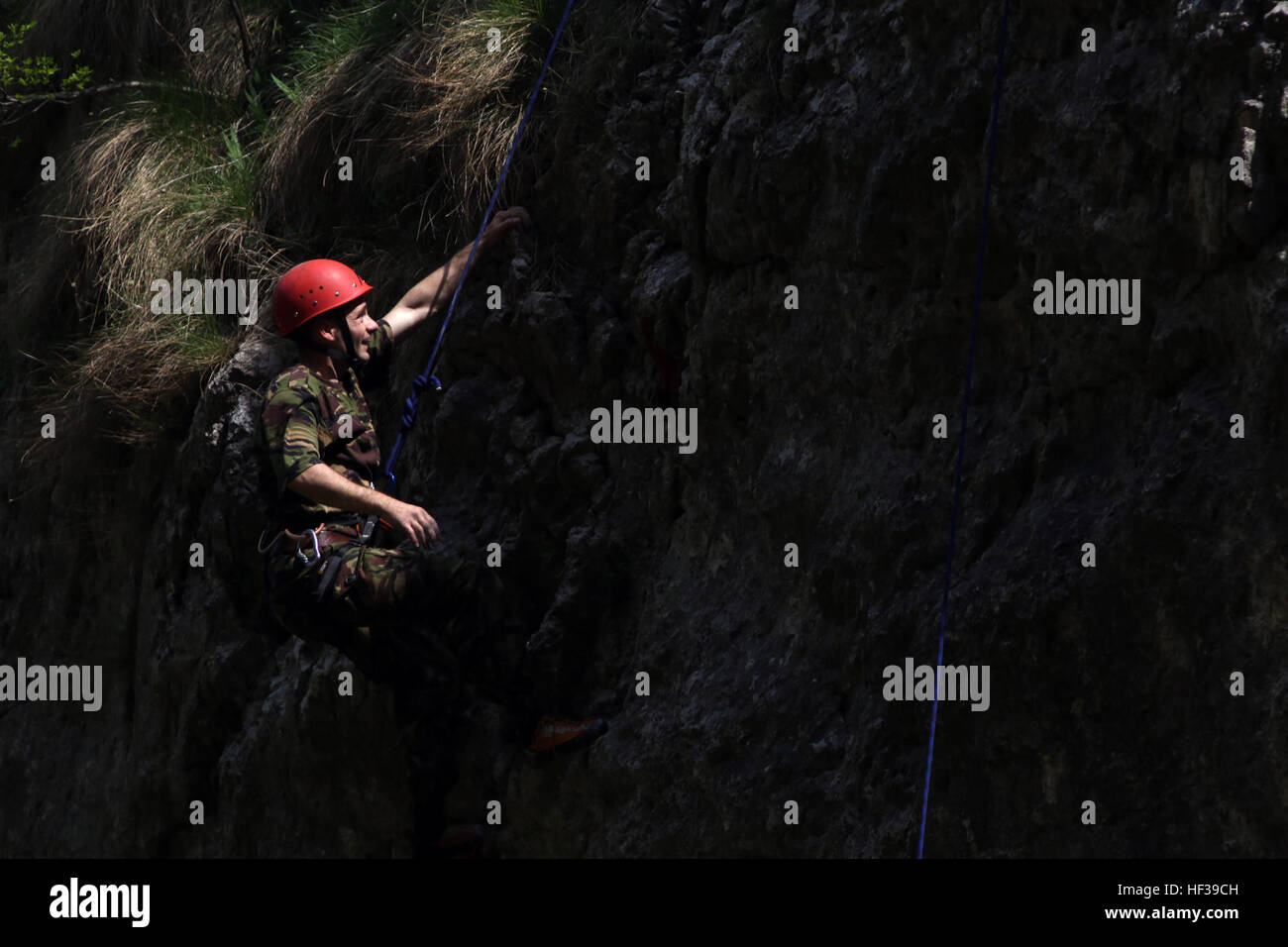 Commando climbing rock hi-res stock photography and images - Alamy