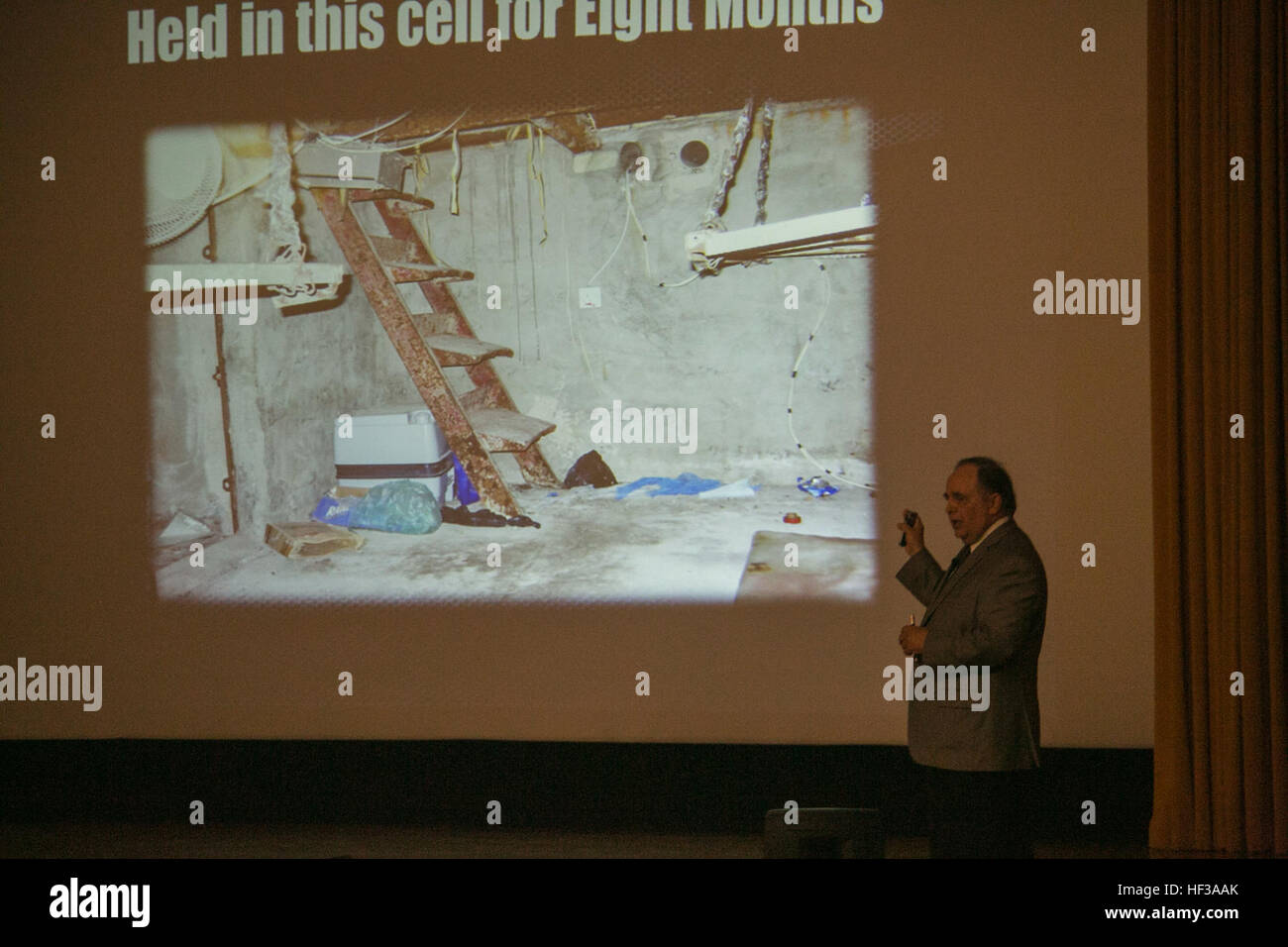 Roy Hallums tells his experience as a hostage in Iraq to students of ...