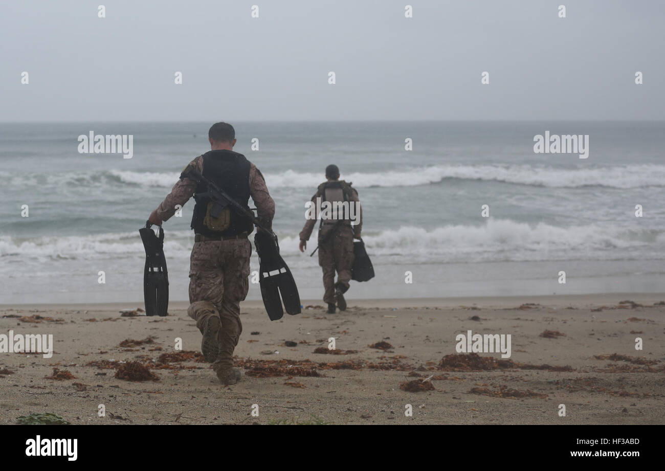 Marines with 1st Marines Special Operations Support Battalion make ...