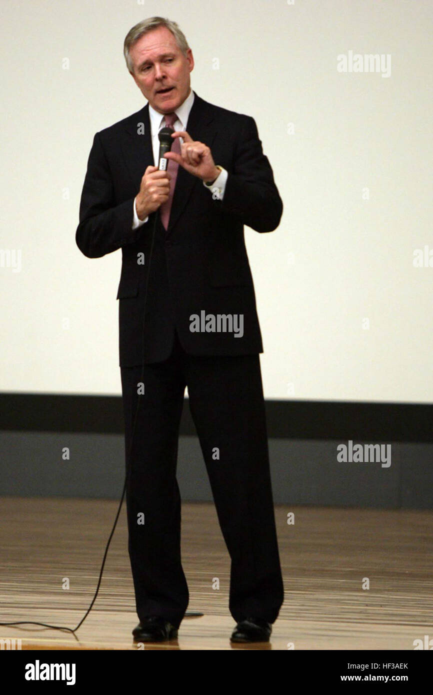 Secretary of the Navy Ray Mabus speaks to Marines and Sailors in the ...