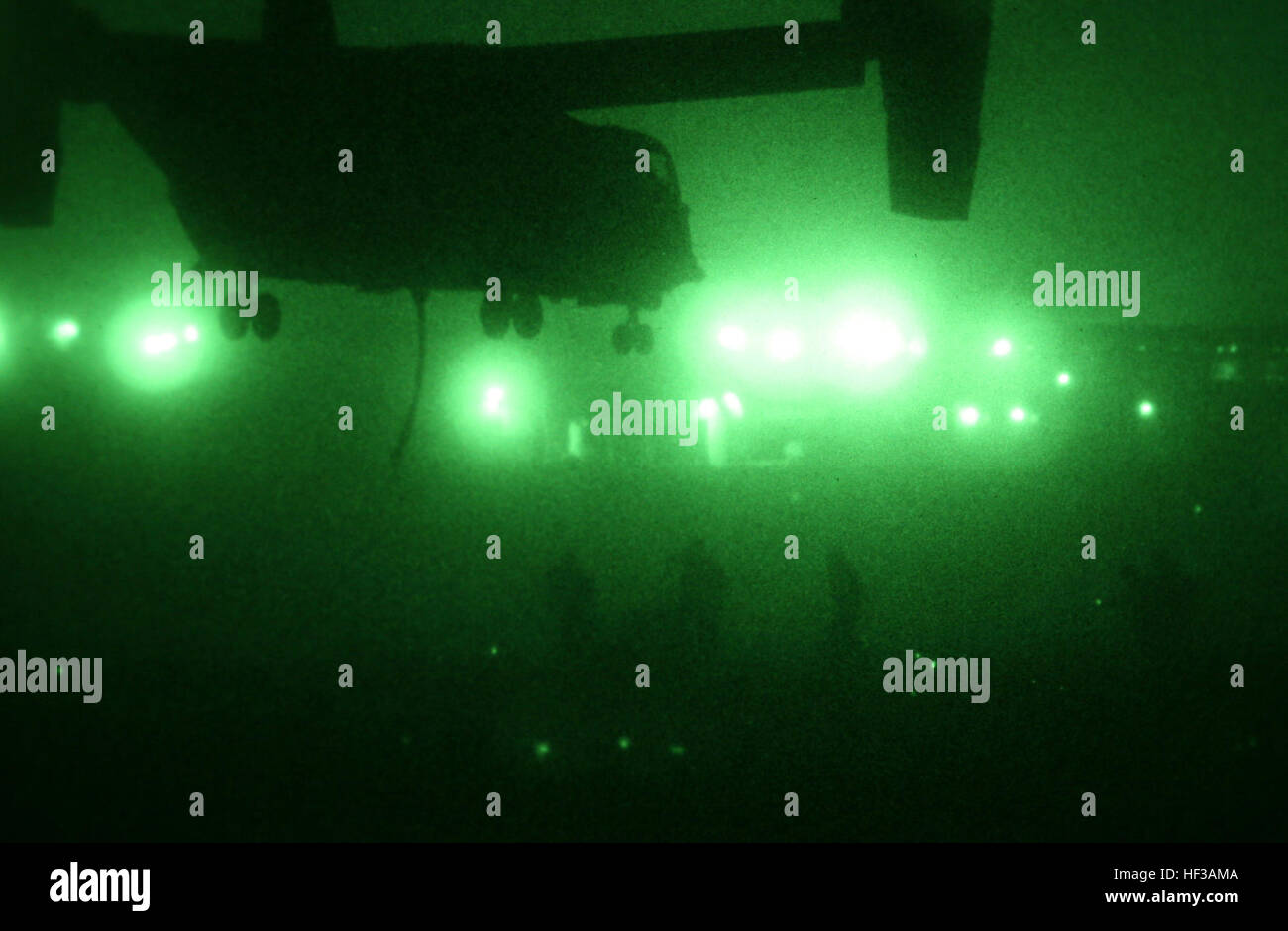 During helicopter support team hi-res stock photography and images - Alamy