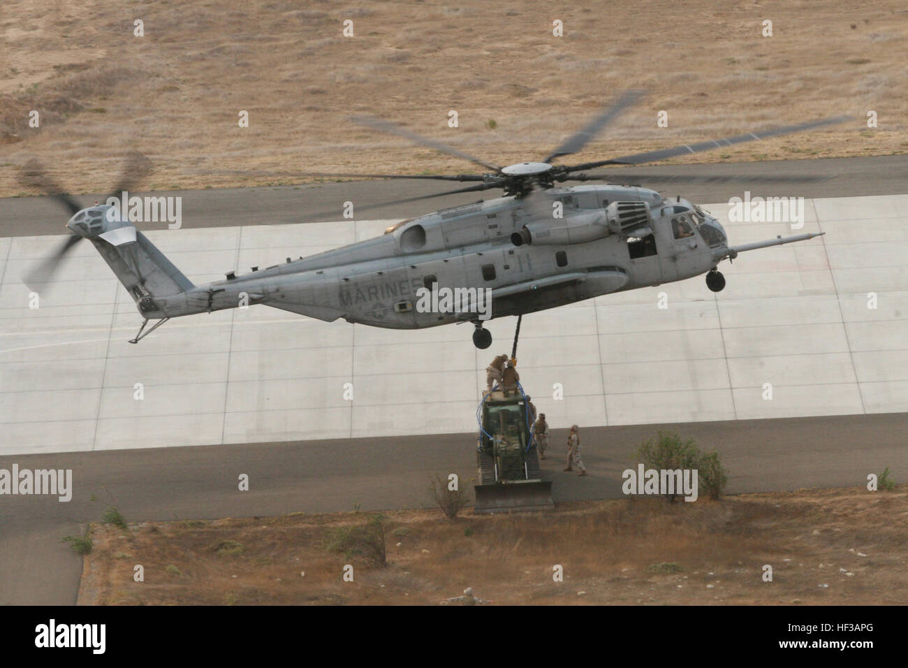 A CH-53E "Super Stallion" with Marine Heavy Helicopter Squadron 361 ...