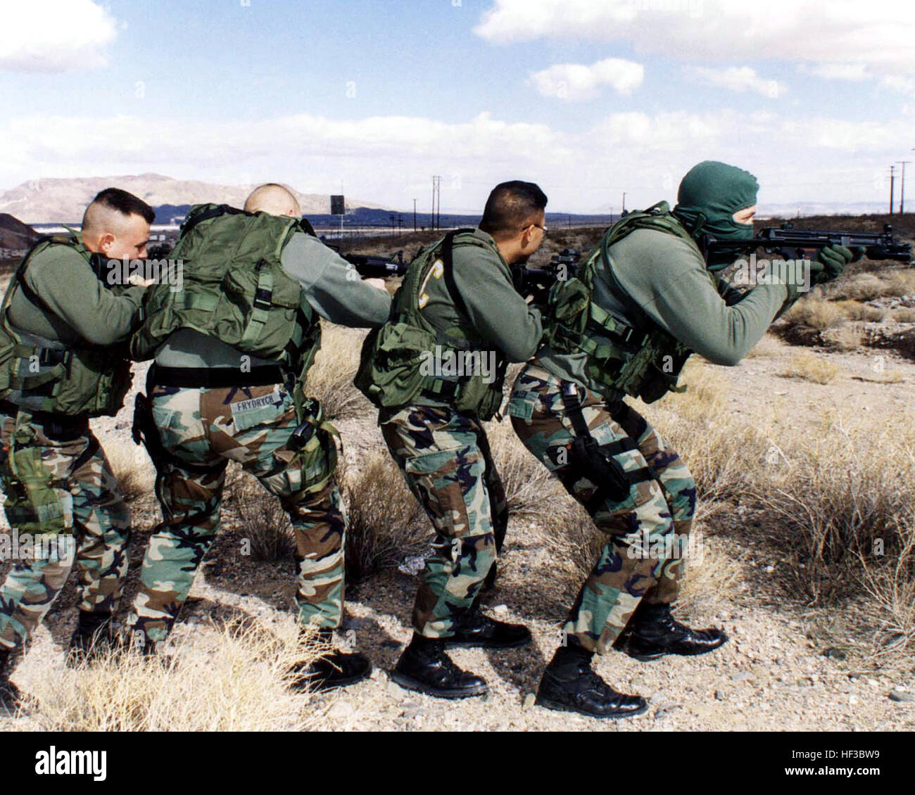 U.S. Marines from the Provost Marshal's Office Special Response Team ...