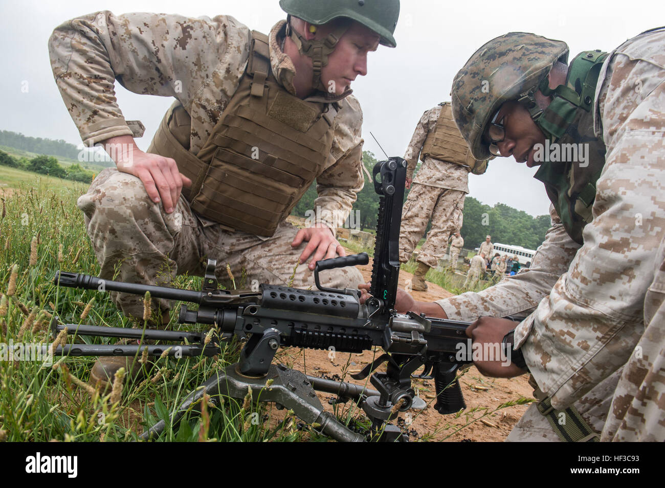 U.S. Marines clear the M249 light maachine gun at John and Jane Wayne ...