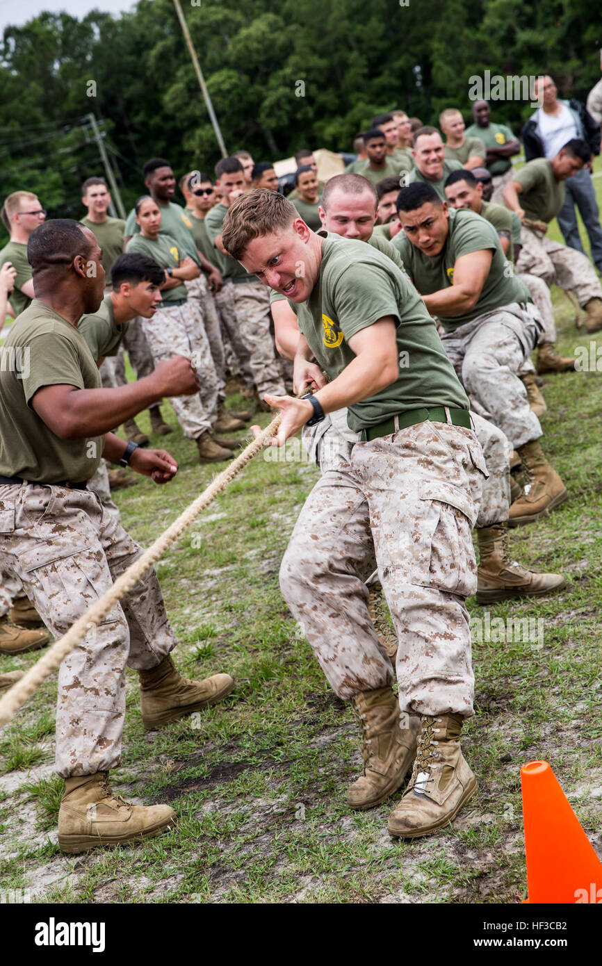 Marines with 8th Communications Battalion, 2nd Marine Expeditionary ...