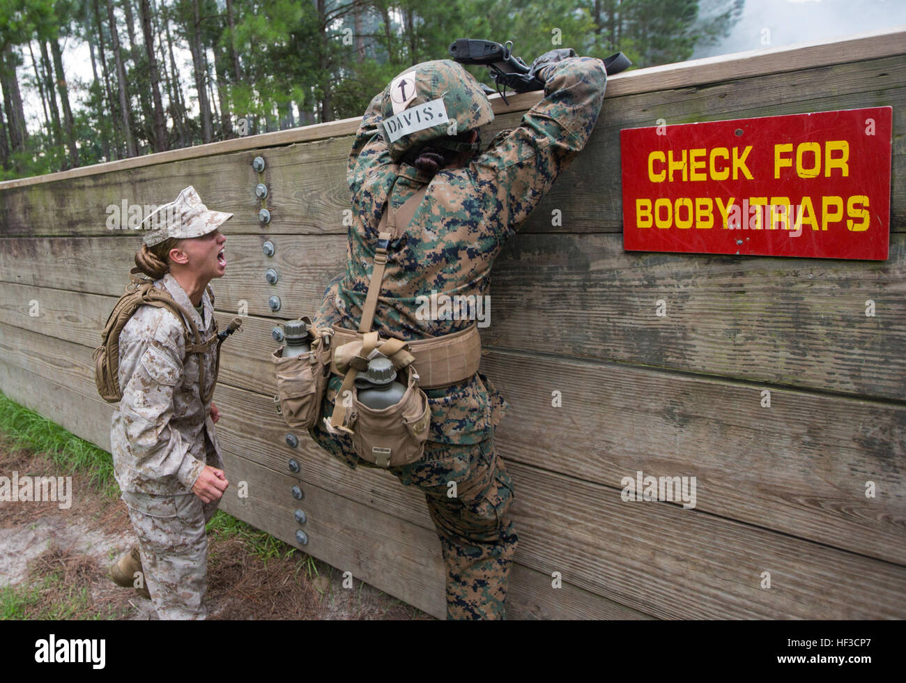 Basic training boot camp over wall hi-res stock photography and images ...
