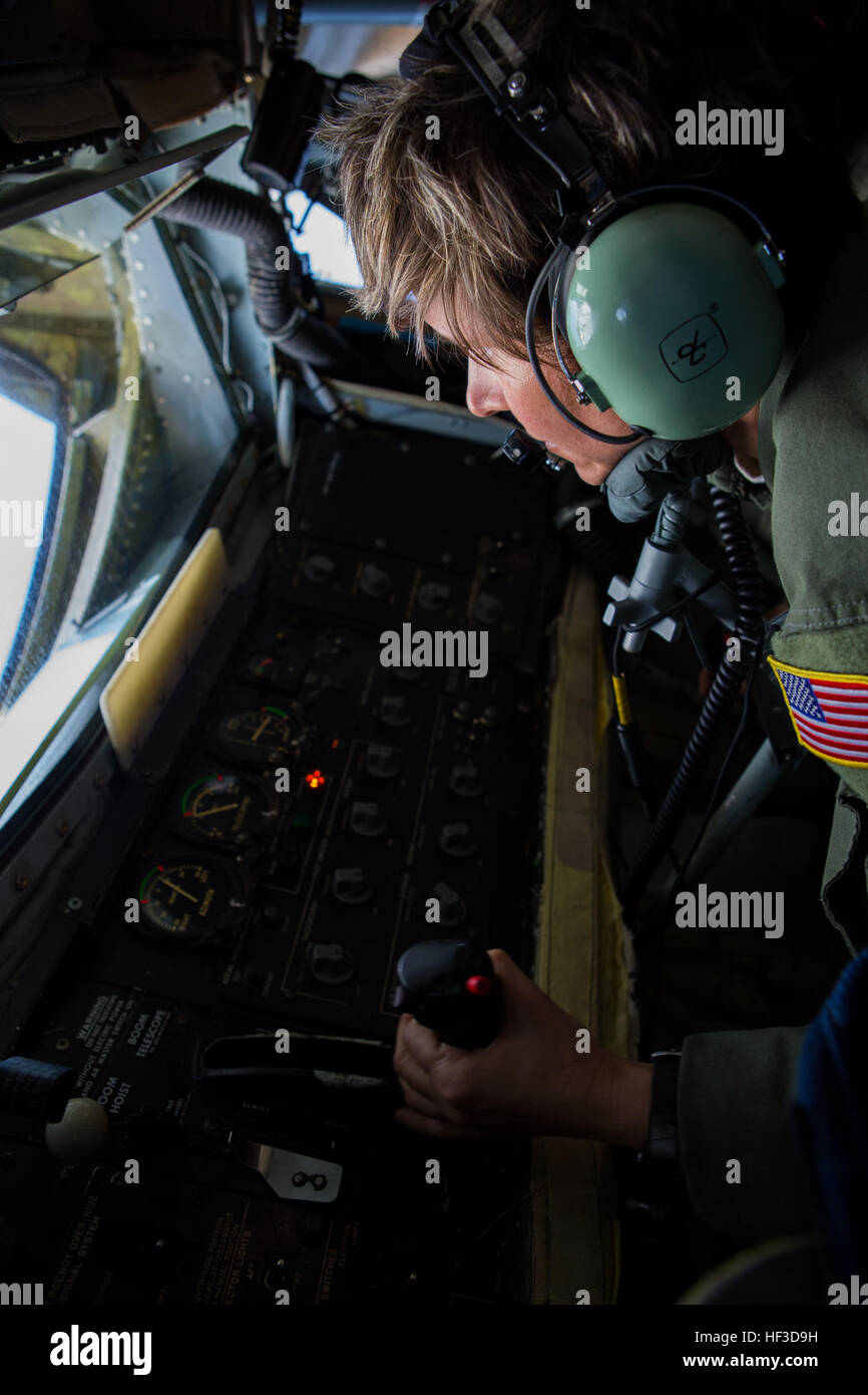 U.S. Air Force Tech. Sgt. Erica J. Knight, boom operator, Air Force ...