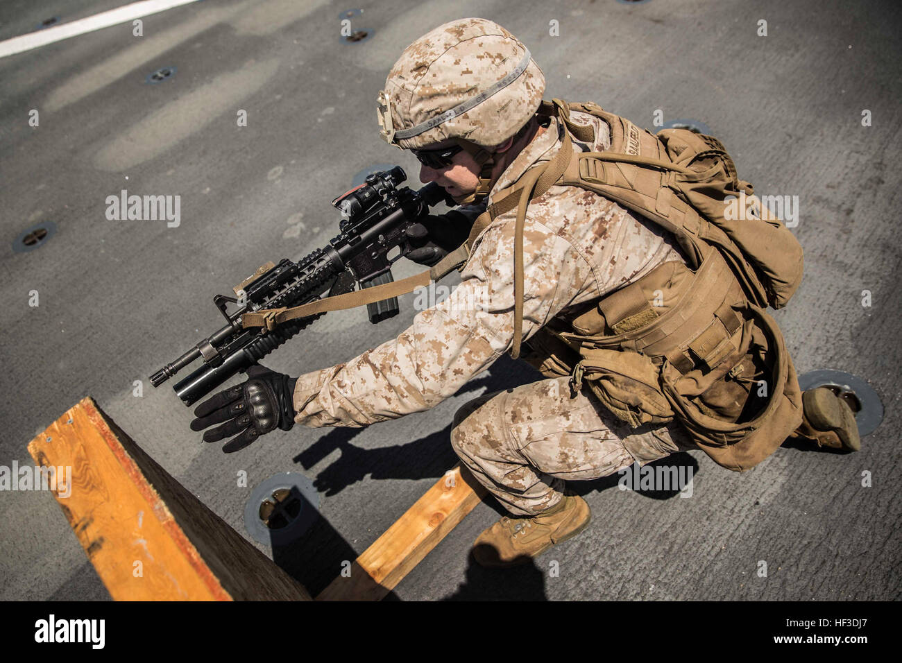 Short range marksmanship qualification course hi-res stock photography ...
