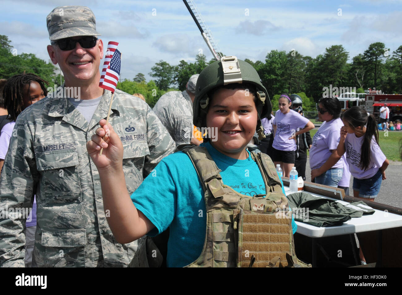 U.S. Air Force Master Sgt. Andrew Moseley and a fifth-grade student ...