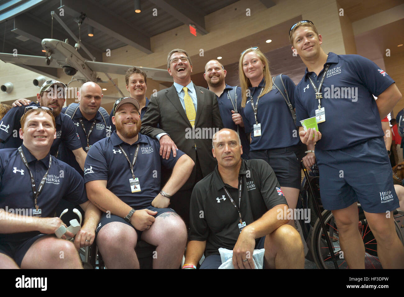 Secretary of Defense Ash Carter poses for a photo with the United ...
