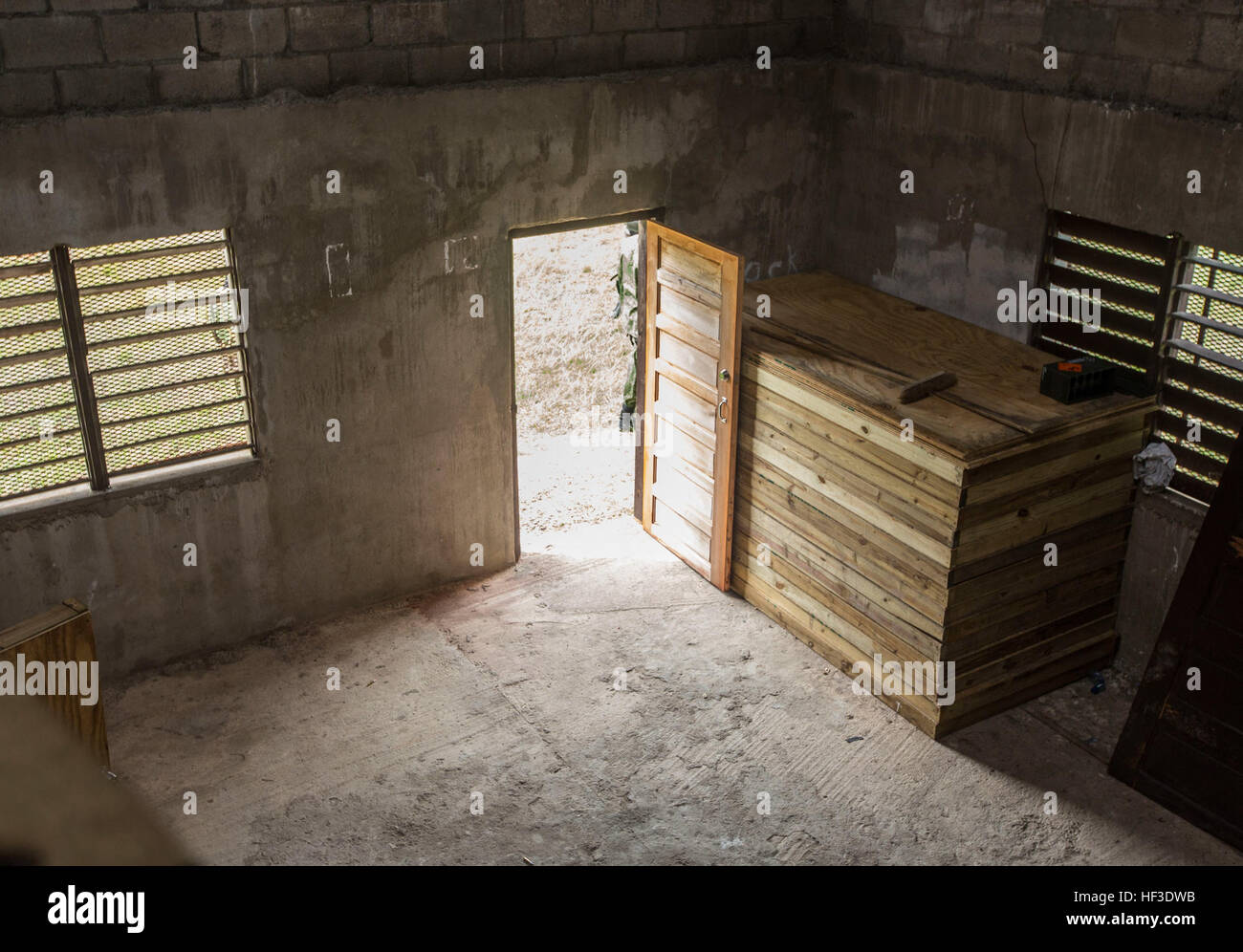 Canadian operation instructors with 2nd Battalion, Royal Canadian ...