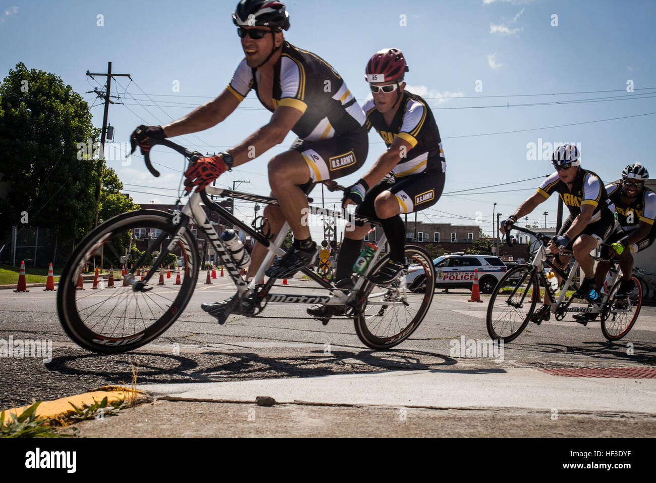 Members of the U.S. Army cycling team compete in the 2015 DOD Warrior ...
