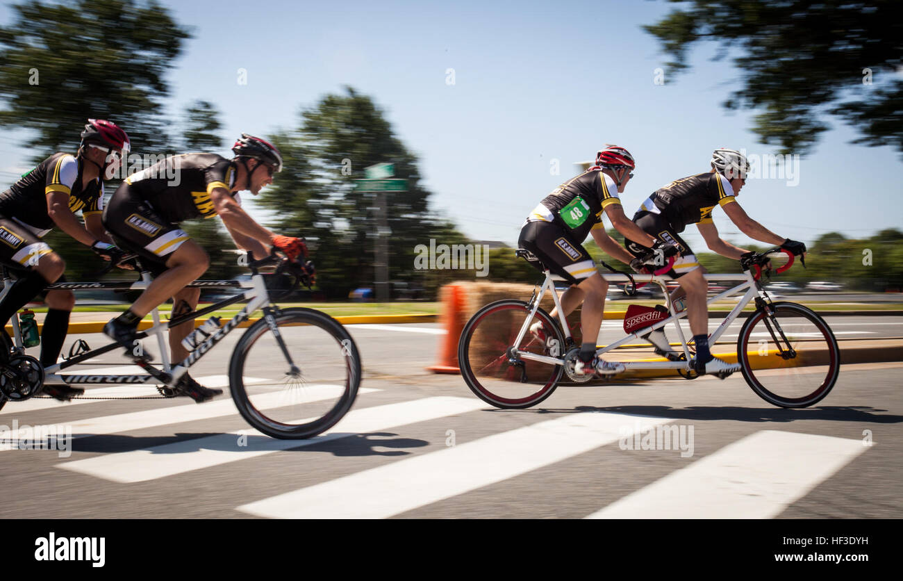 Members of the U.S. Army cycling team compete in the 2015 DOD Warrior ...