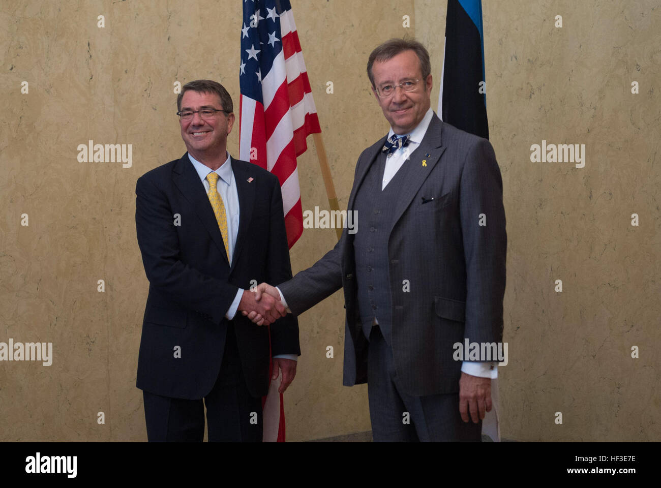Secretary of Defense Ash Carter poses for a photo with Estonian ...