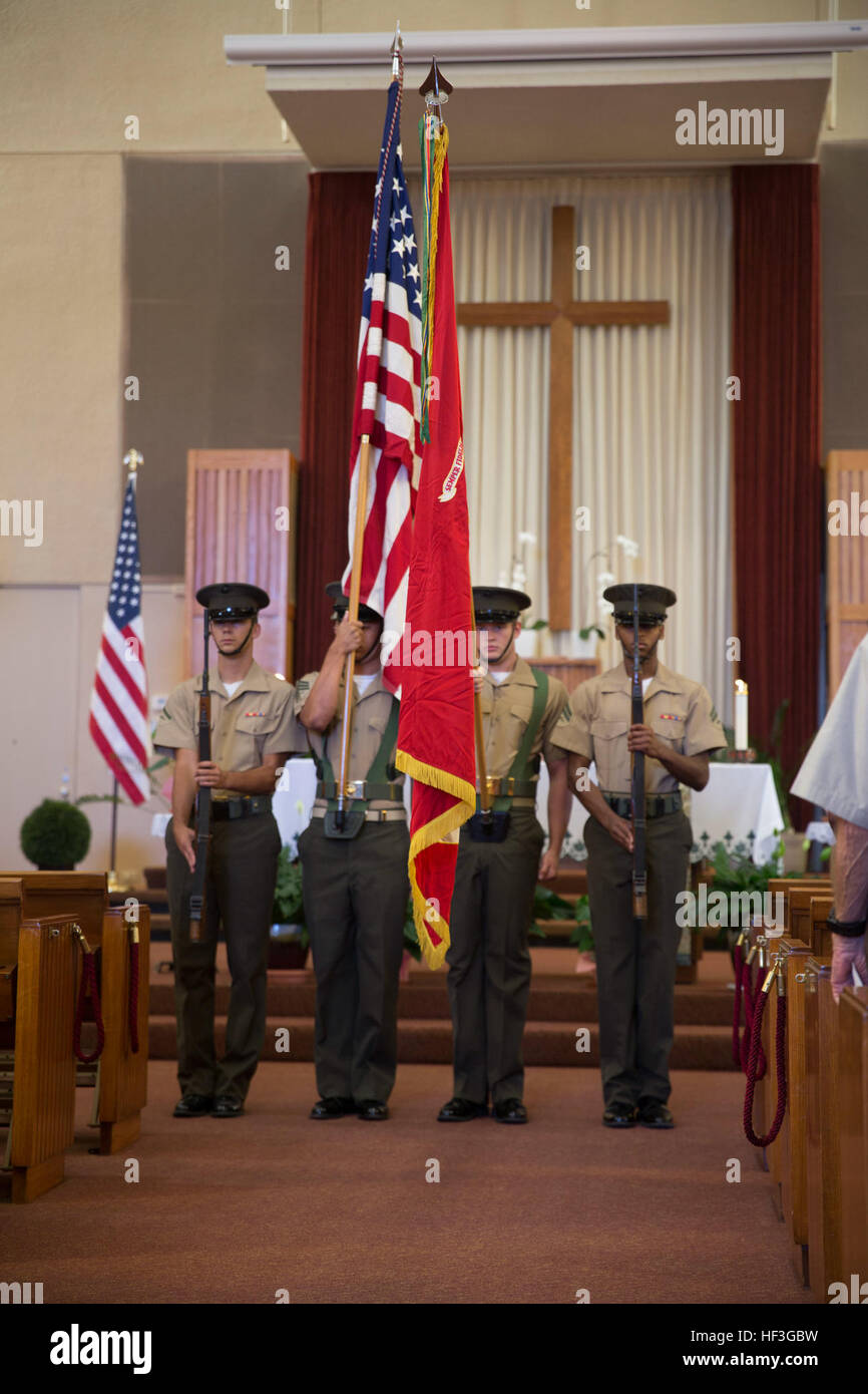 War memorial rededication ceremony hi-res stock photography and images ...