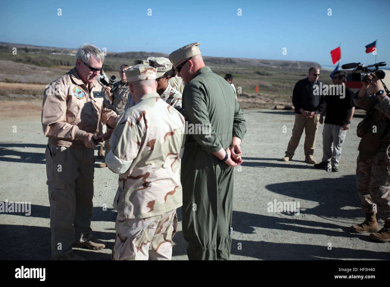 091020-M-0301S-036 CAMP PENDLETON, Calif. (Oct. 20, 2009) Secretary of ...
