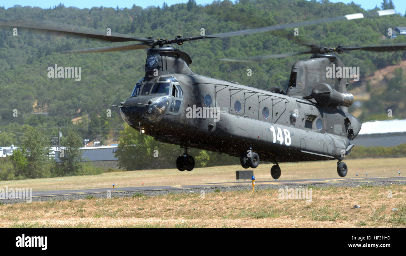 An Oregon Army National Guard CH-47 Chinook helicopter out of Pendleton ...