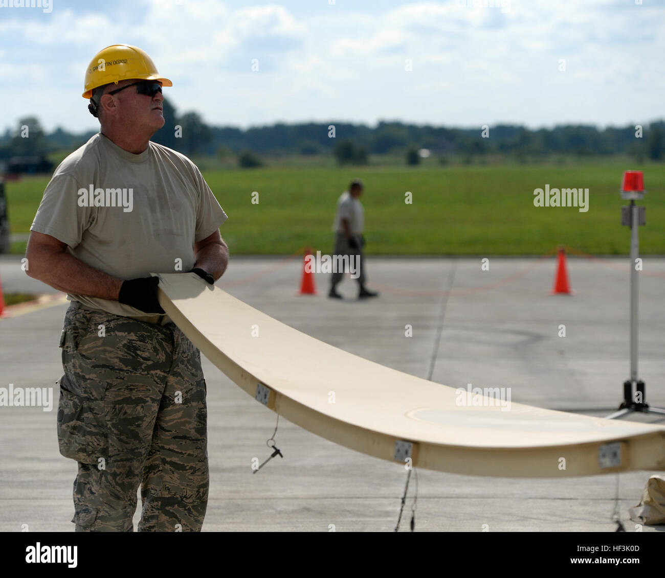 Airmen from the Texas Air National Guard’s 147th Maintenance Group ...