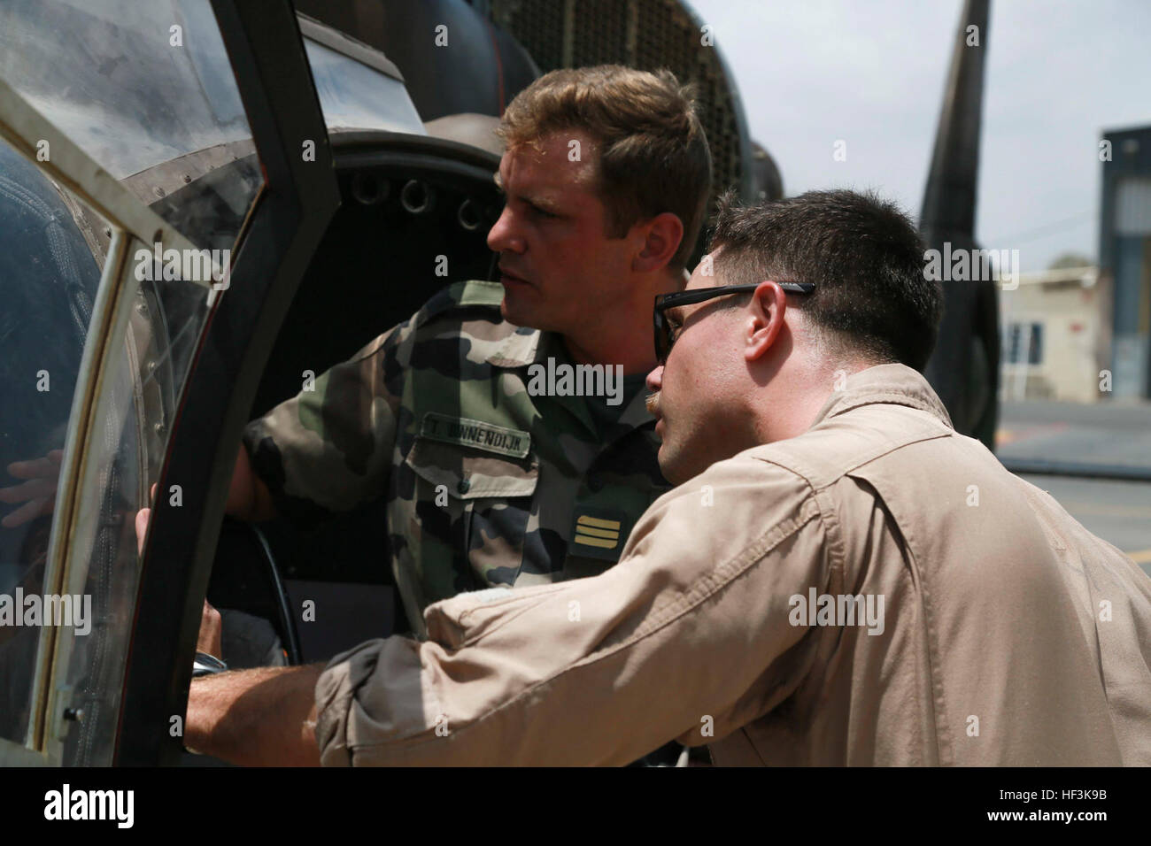 BASE AERIENNE 188, Djibouti (Sept. 9, 2015) U.S. Marine Capt. Matt ...