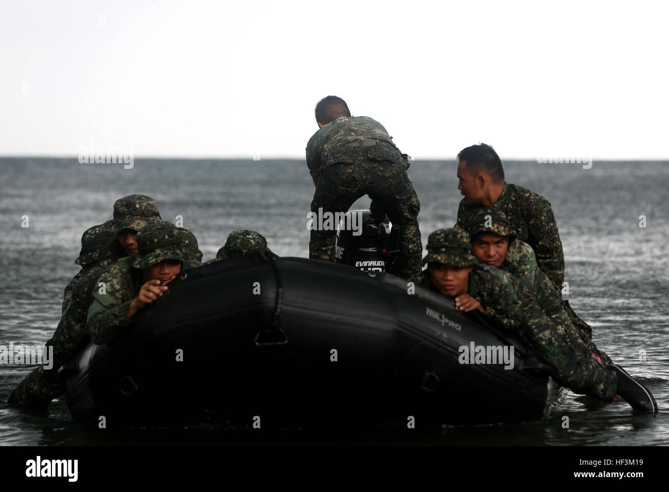 U.S. Marines with 3rd Reconnaissance Battalion and Philippine Marines with 64th Force ...