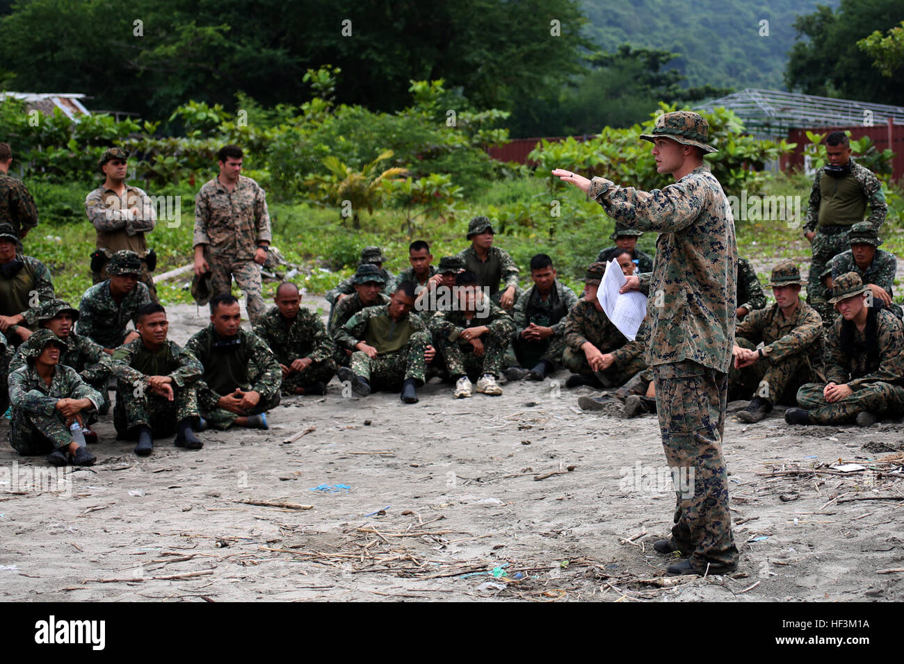 U.S. Marines with 3rd Reconnaissance Battalion and Philippine Marines with 64th Force ...