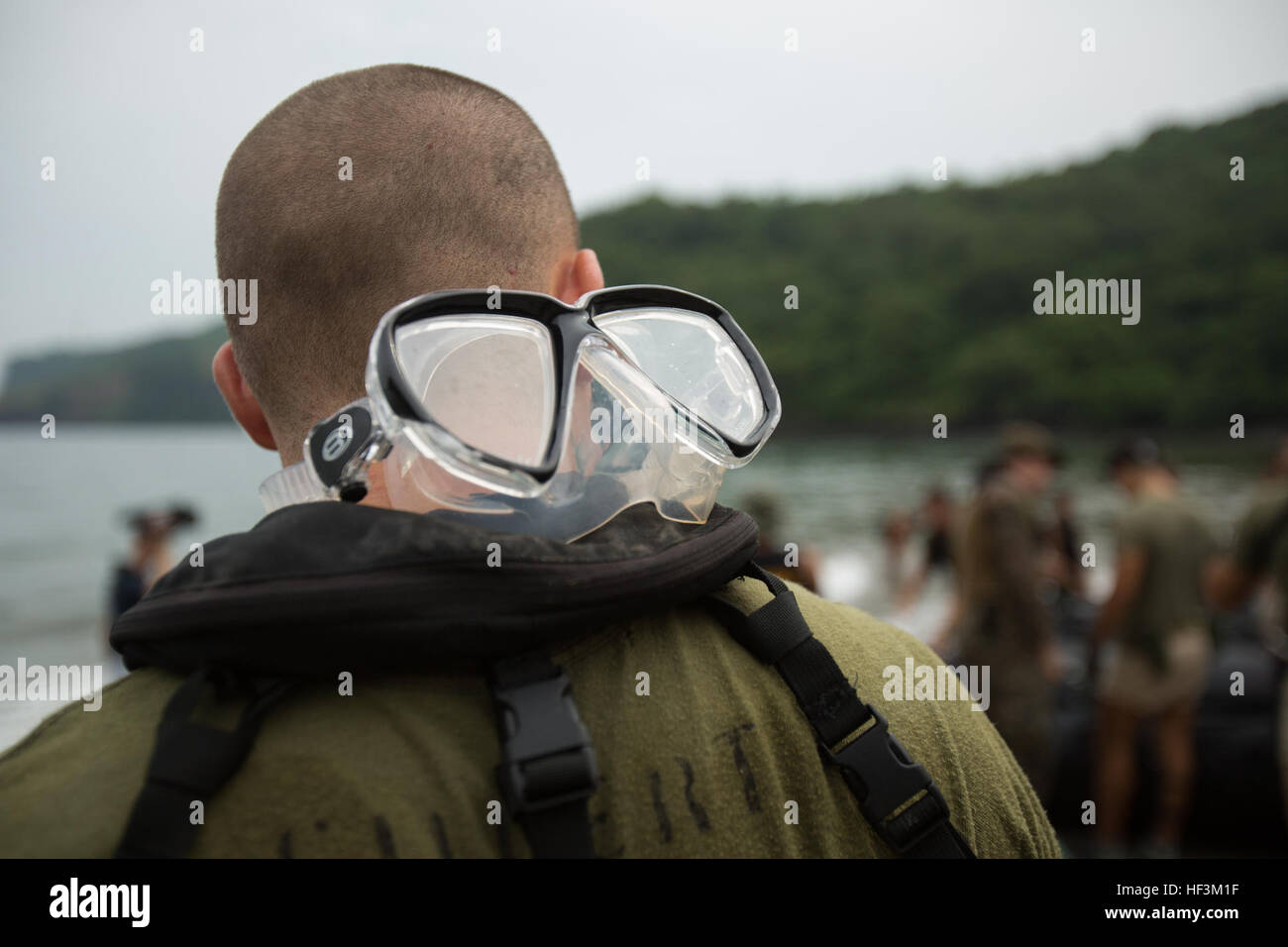 U.S. Marines with 3rd Reconnaissance Battalion and Philippine Marines with 64th Force ...