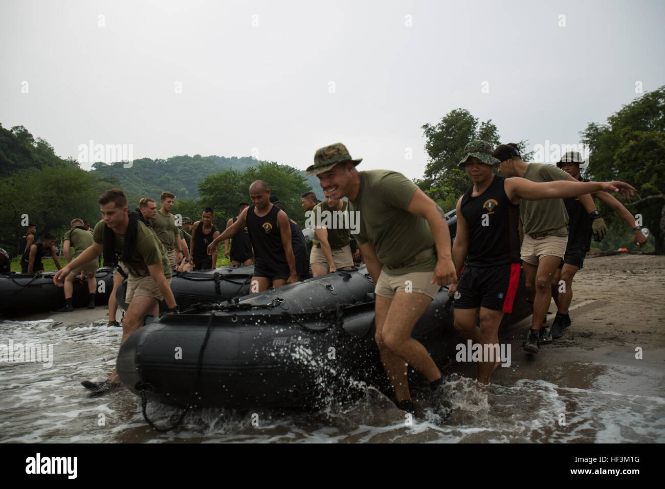 U.S. Marines with 3rd Reconnaissance Battalion and Philippine Marines with 64th Force ...