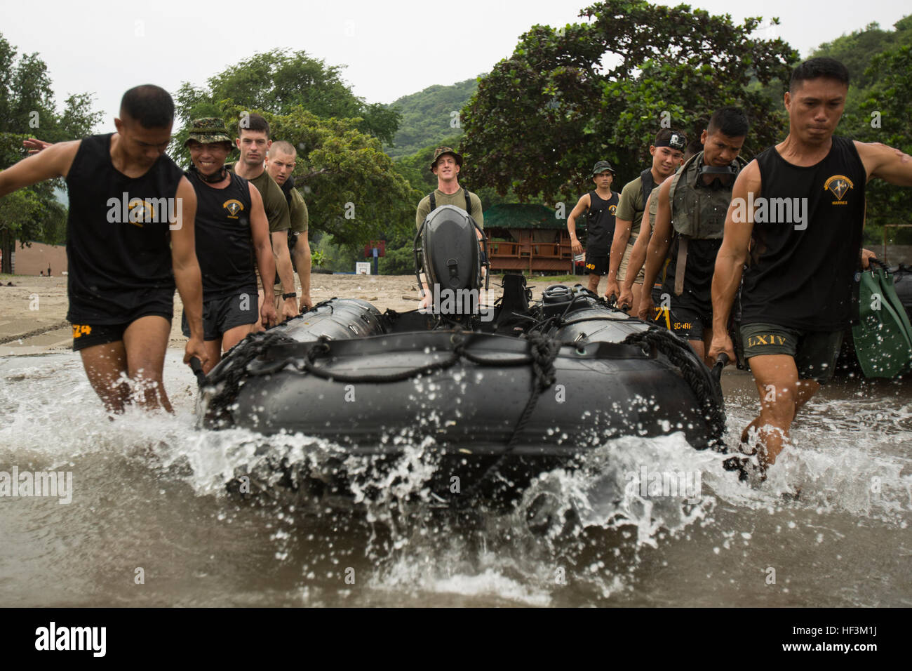 U.S. Marines with 3rd Reconnaissance Battalion and Philippine Marines with 64th Force ...