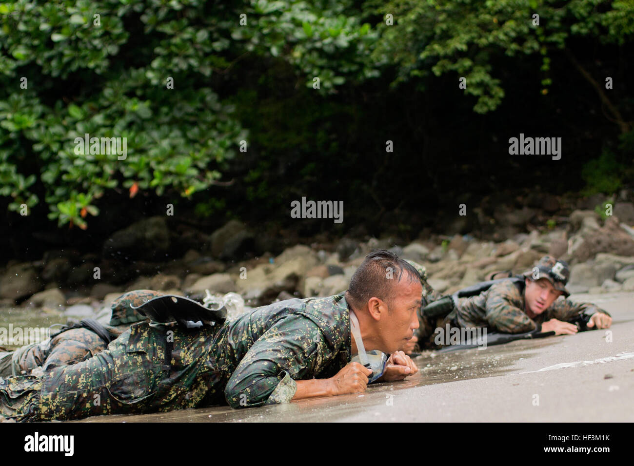 U.S. Marines with 3rd Reconnaissance Battalion and Philippine Marines with 64th Force ...