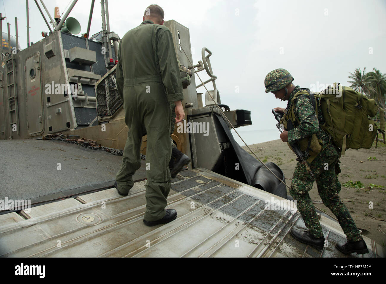 U s marine boards landing hi-res stock photography and images - Alamy