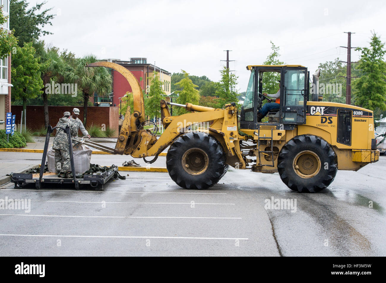 U.S. Soldiers from the Alpha Company, 218th Brigade Support Battalion ...