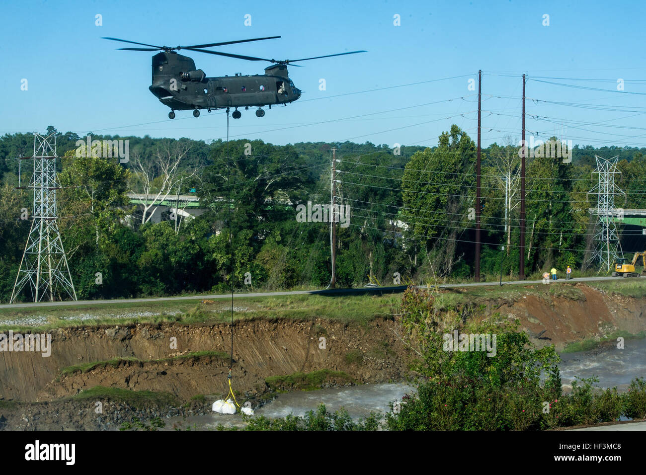 U.S. Soldiers from the 2-238th General Support Aviation Battalion ...