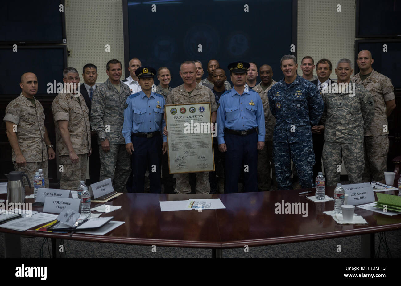 Lt gen larry nicholson hi-res stock photography and images - Alamy