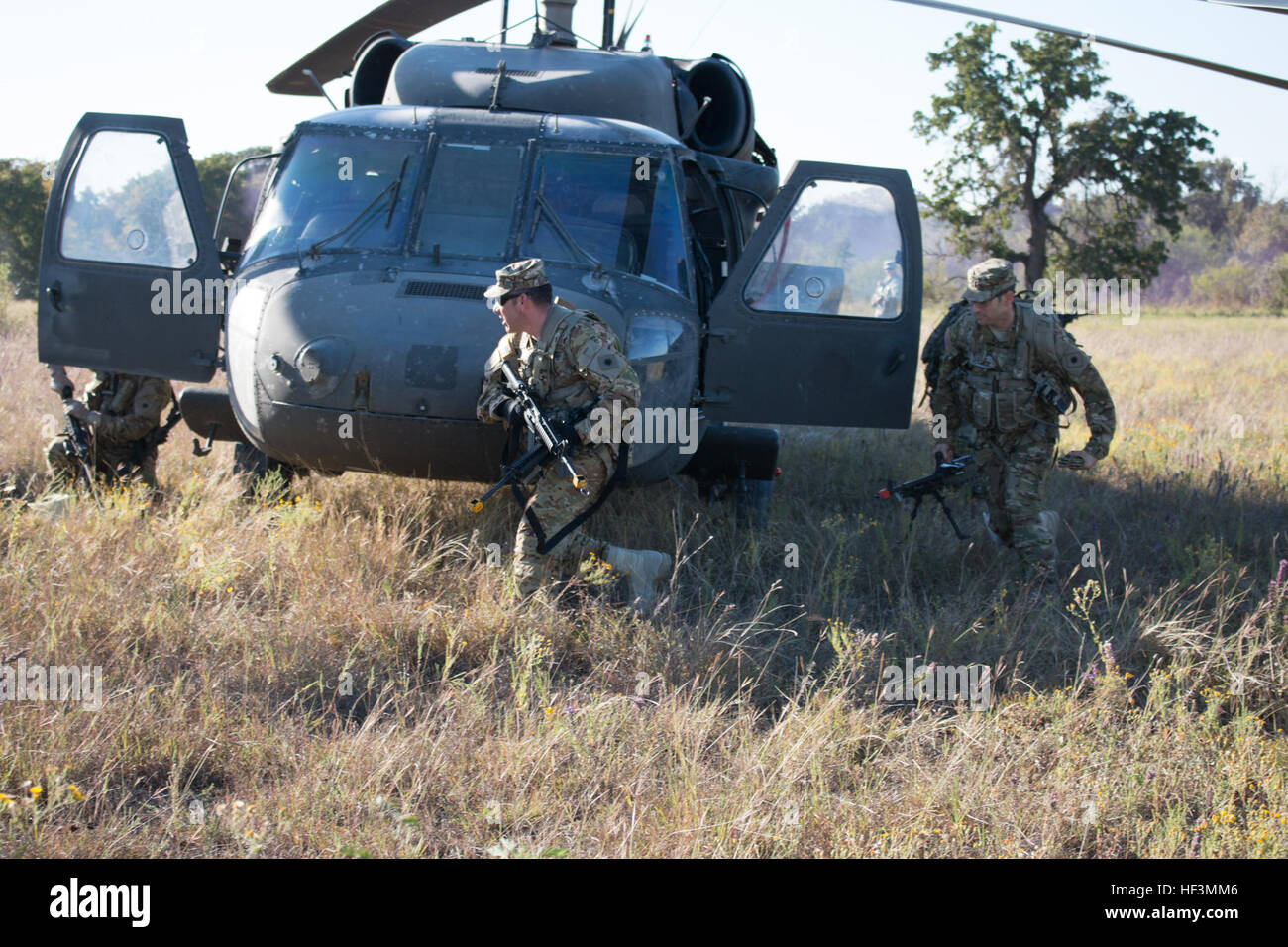 Soldiers from the California Army National Guard 40th Combat Aviation ...