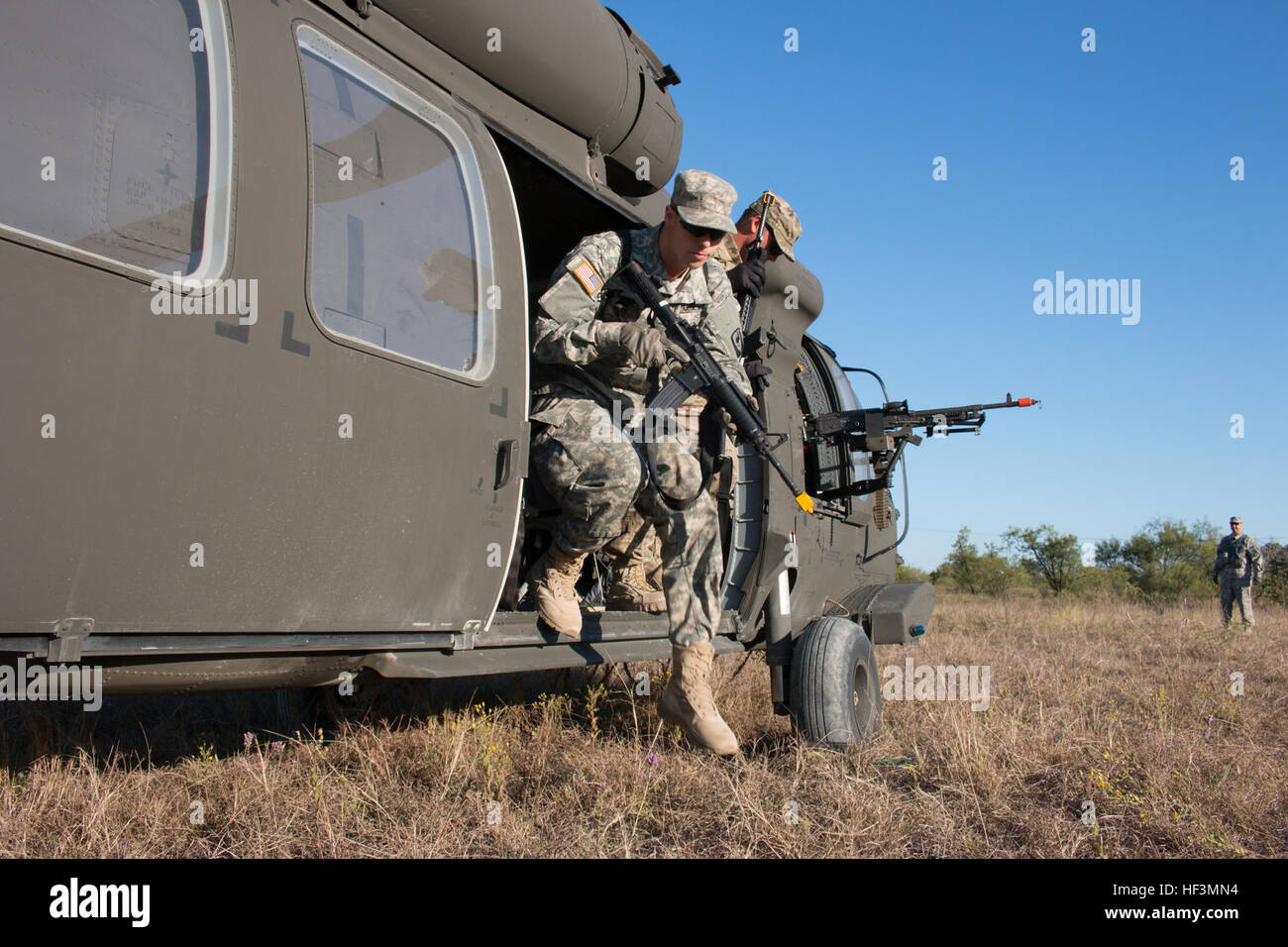 Soldiers from the California Army National Guard 1st Battalion, 140th ...