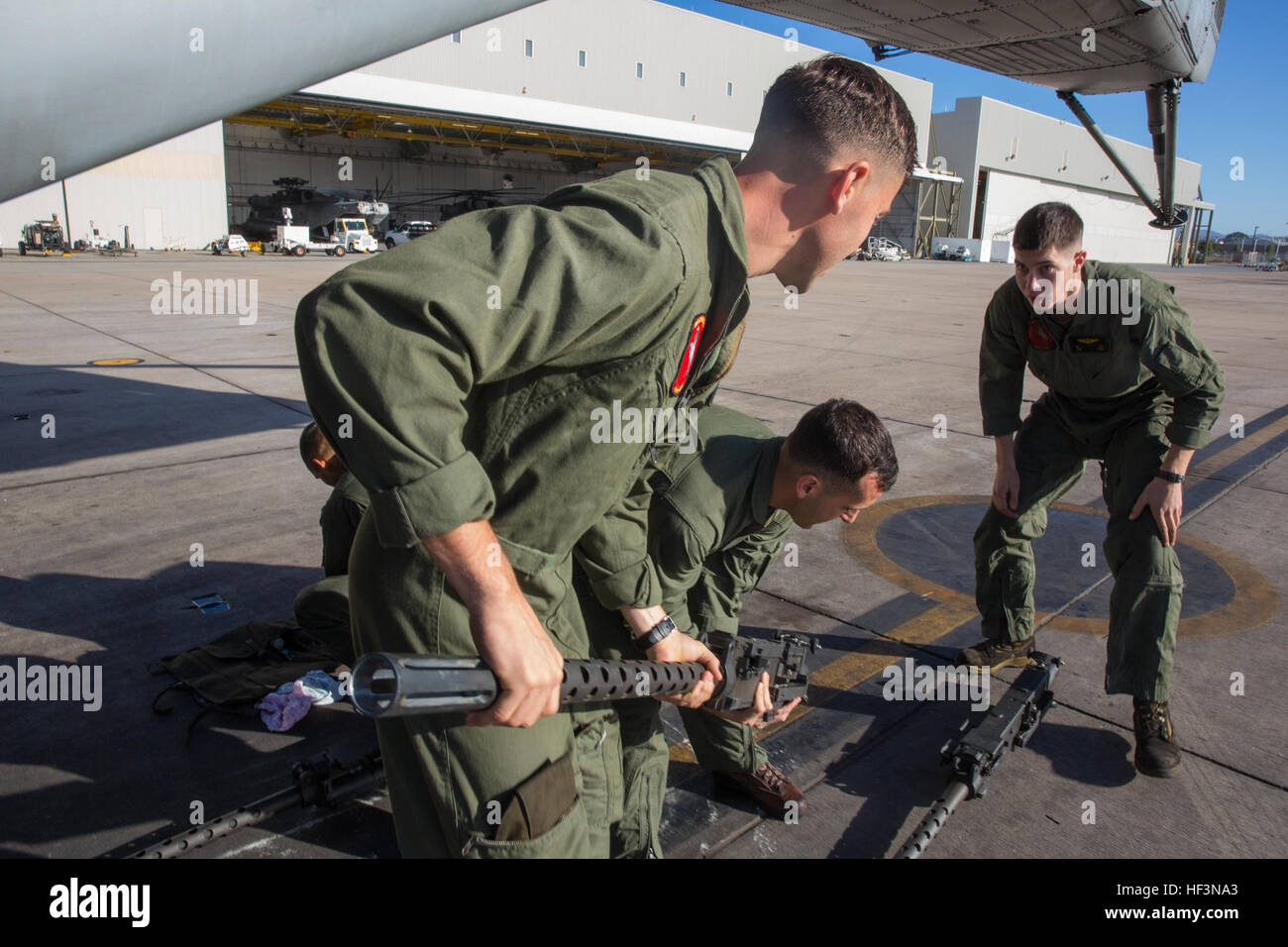 Marines with Marine Heavy Helicopter Squadron (HMH) 465 “Warhorse ...