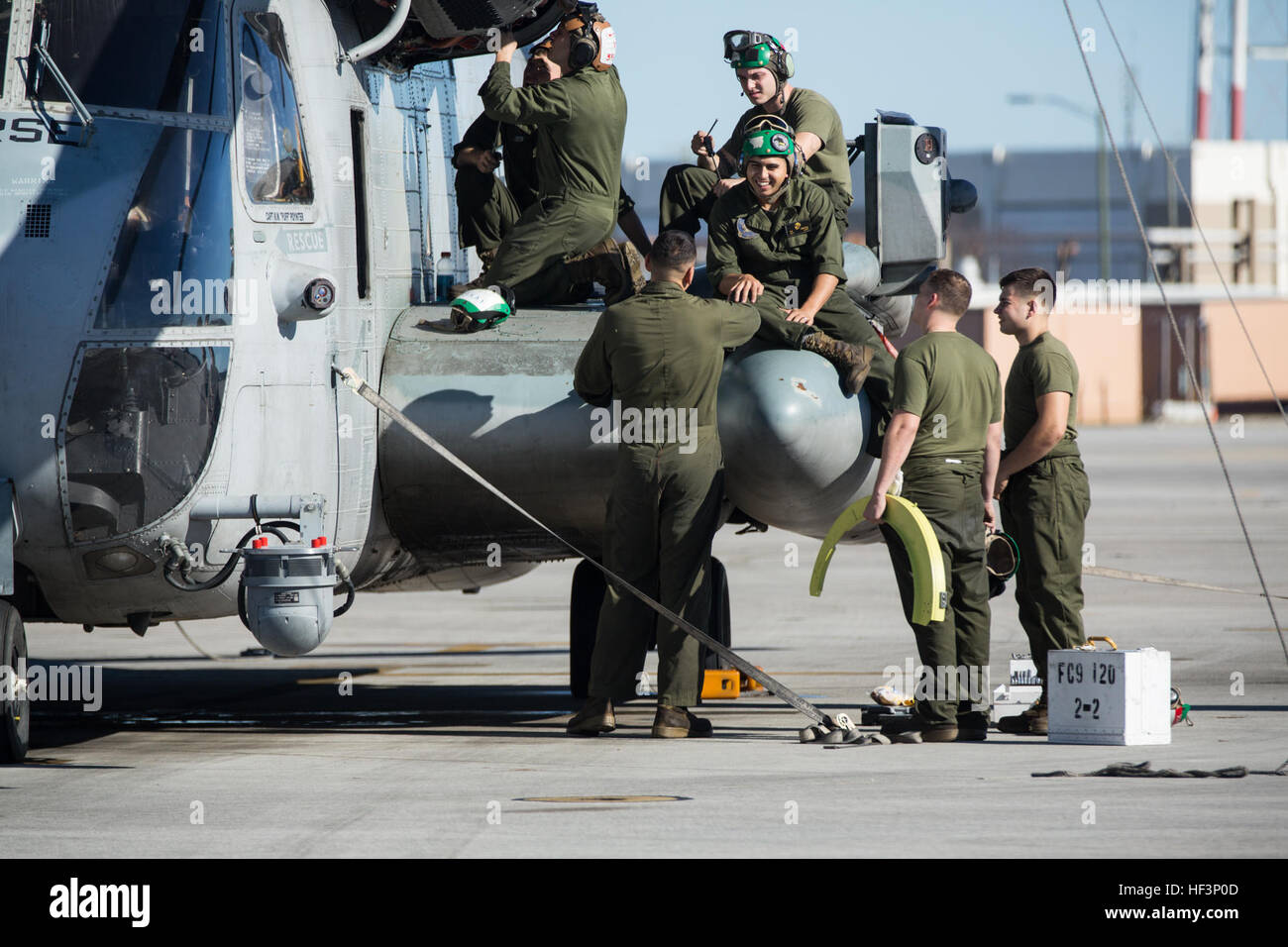 U.S. Marines assigned to Marine Heavy Helicopter Squadron (HMH) 461 ...