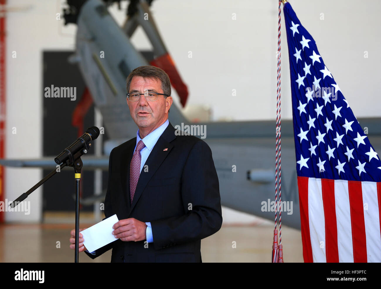 The Secretary of Defense, Ashton B. Carter, spoke with Marines aboard ...