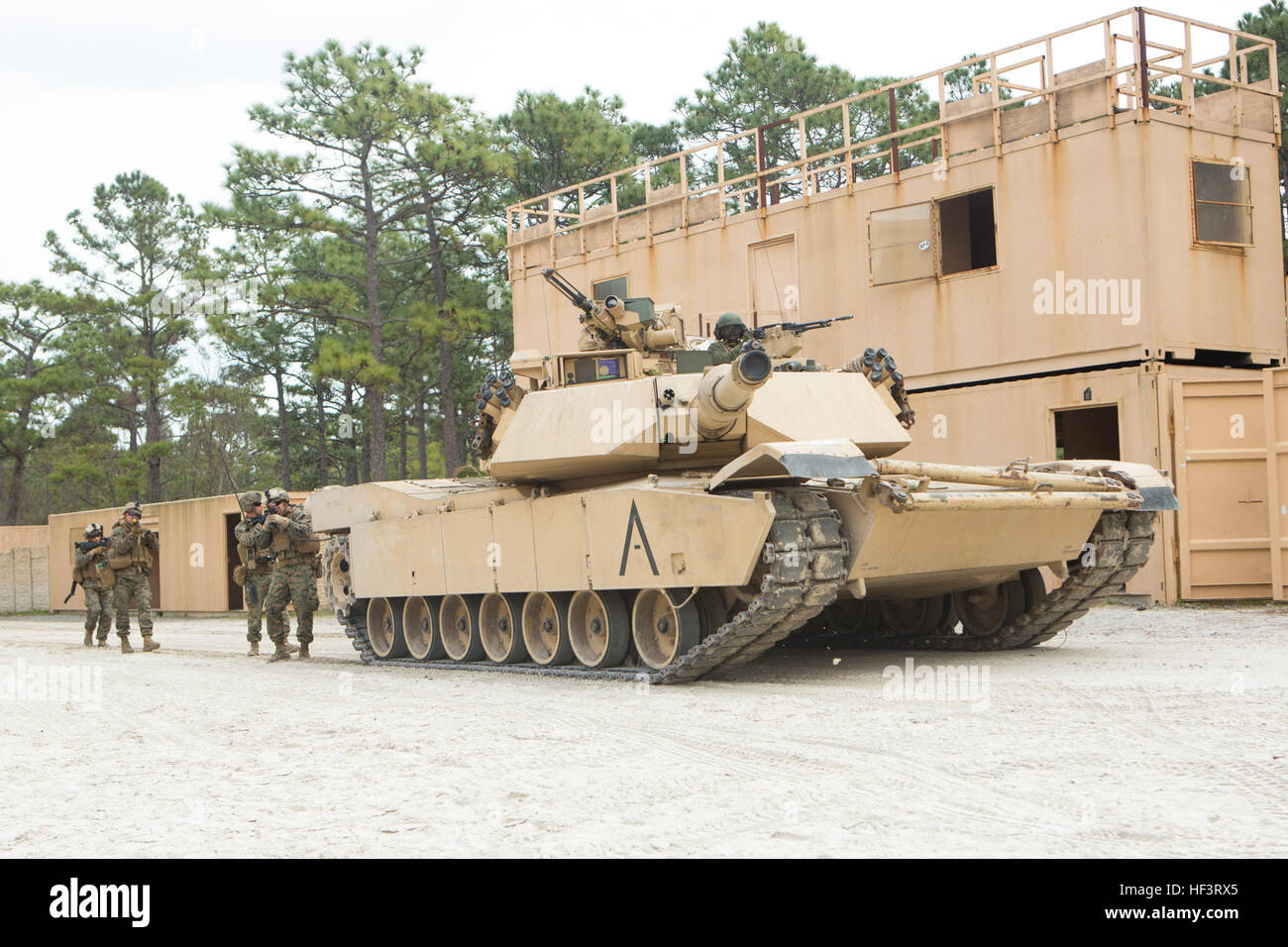 U.S. Marines with 2d Tank Battalion, 2d Marine Division (2D MARDIV ...