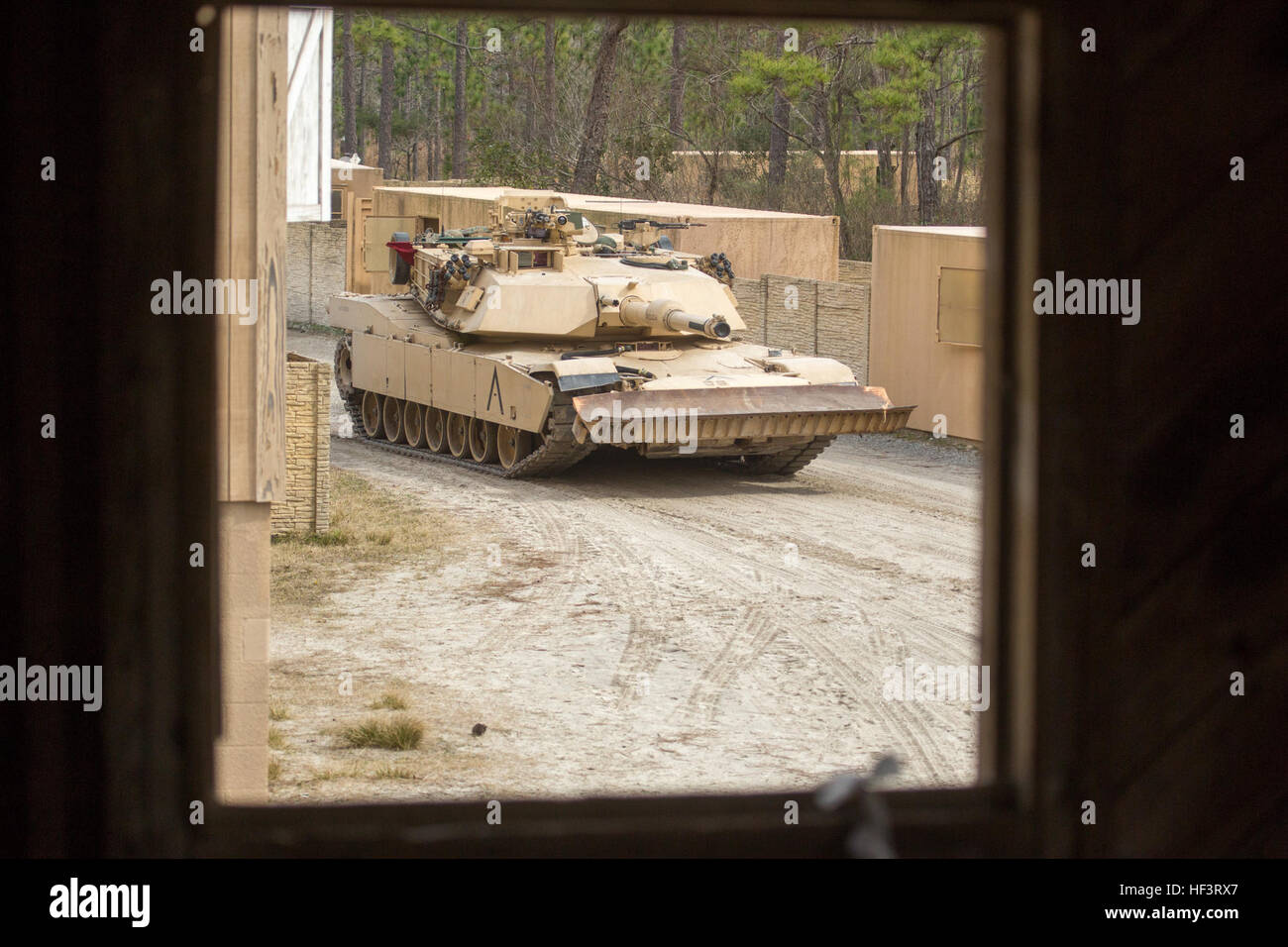 U.S. Marines with 2d Tank Battalion, 2d Marine Division (2D MARDIV ...