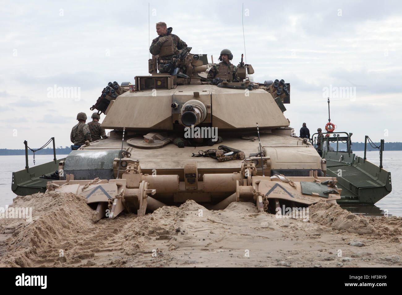 U.S. Marines with 2d Tank Battalion, 2d Marine Division (2D MARDIV ...