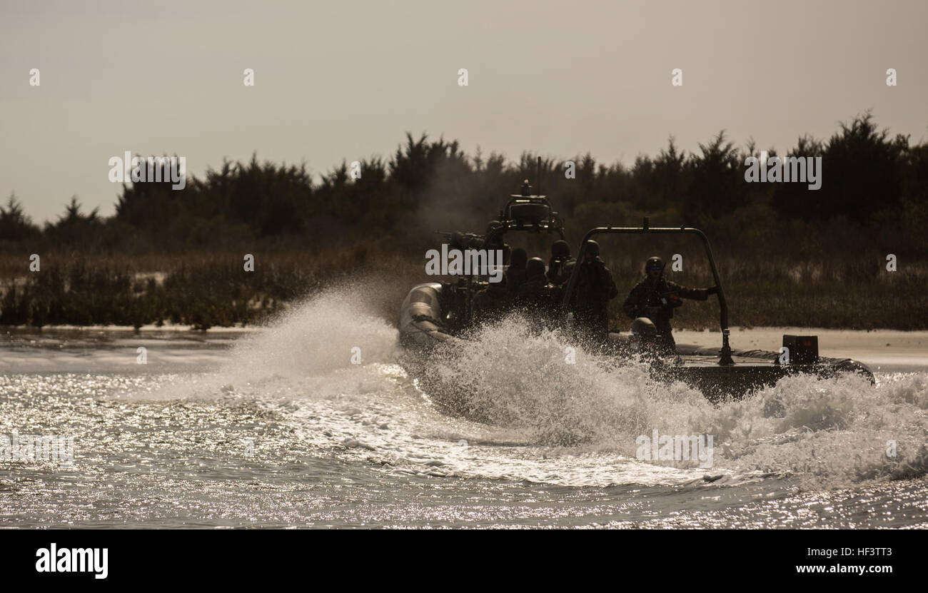 Dutch Marines with Fast Raiding Intercepting Special Forces Craft troop ...