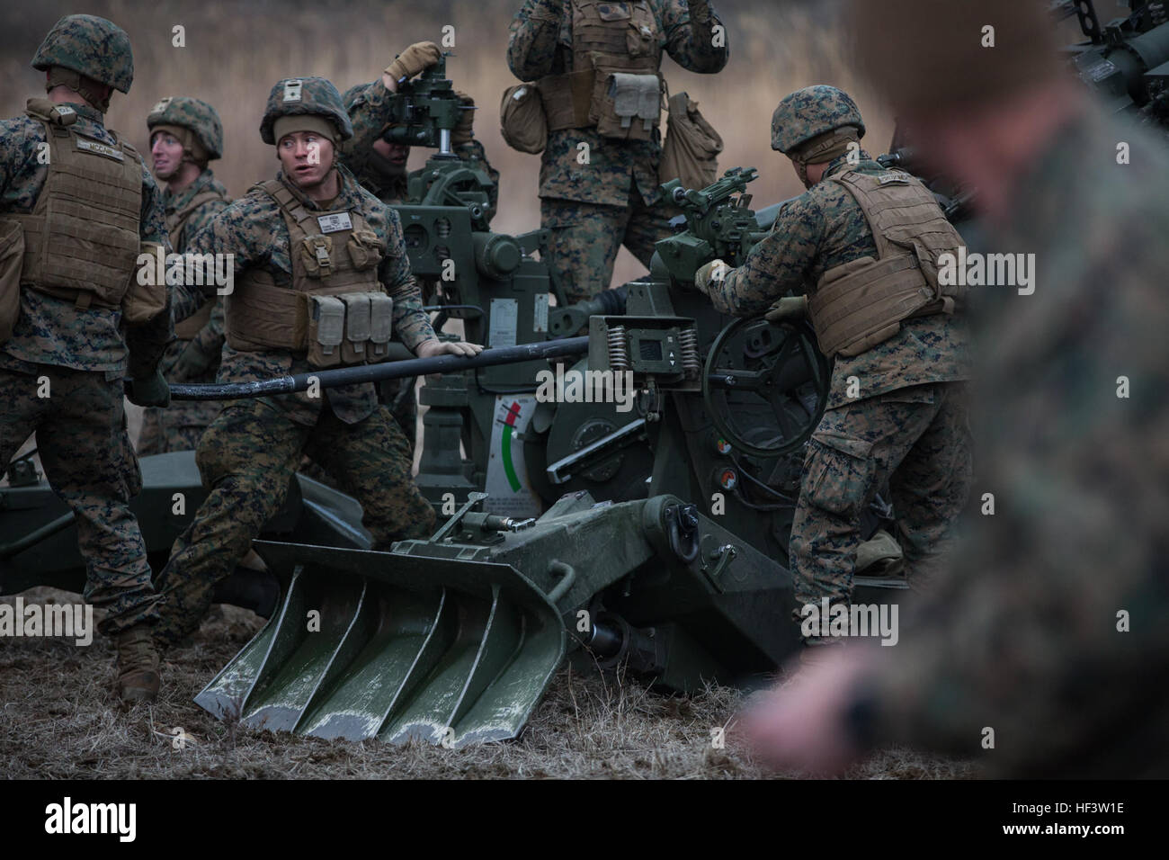 U.S. Marines with the 13th Marine Expeditionary Unit, Boxer Amphibious ...