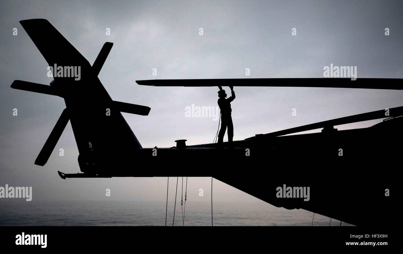 Marines with Marine Medium Tiltrotor Squadron 264 (Reinforced), 22nd ...