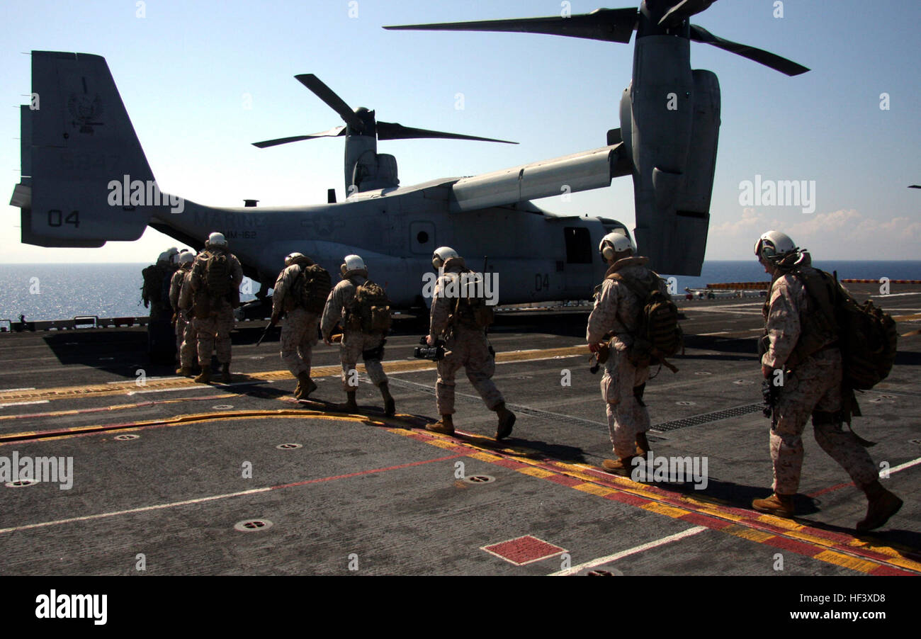 Golden eagles of marine medium tiltrotor squadron vmm 162 hi-res stock ...
