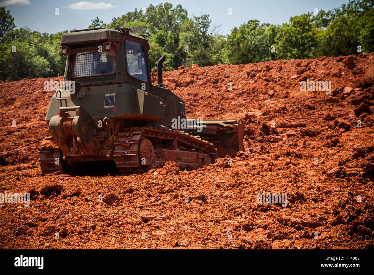 A U.S. Marine assigned to Engineer Equipment Instruction Company (EEIC ...