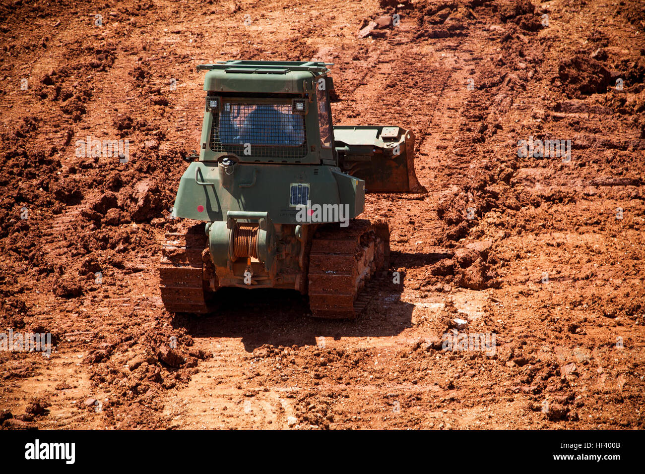 A U.S. Marine assigned to Engineer Equipment Instruction Company (EEIC ...