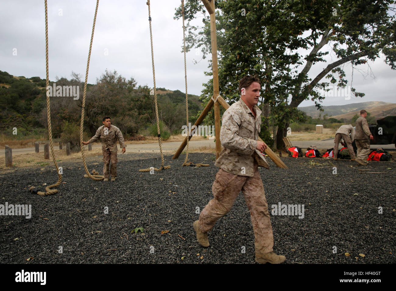MARINE CORPS BASE CAMP PENDLETON, Calif. – Reconnaissance Marines run ...